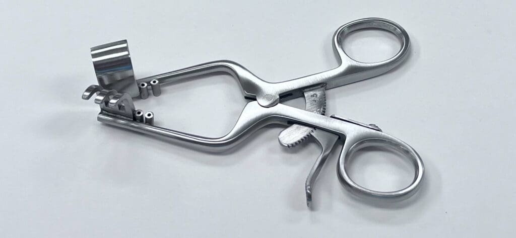 WILLIAMS DISTAL RADIUS FRACTURE RETRACTOR - American Surgical ...